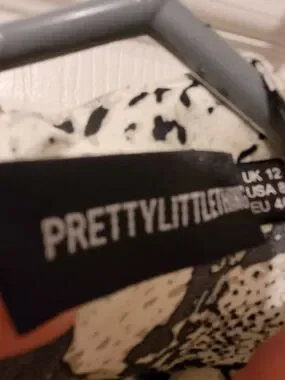 PrettyLittleThing | Dresses | Prettylittlething Black And White Snake ...